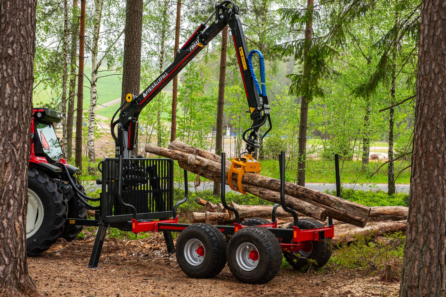 Rückewagen mit Kran | Kompakt und stark | Källefall